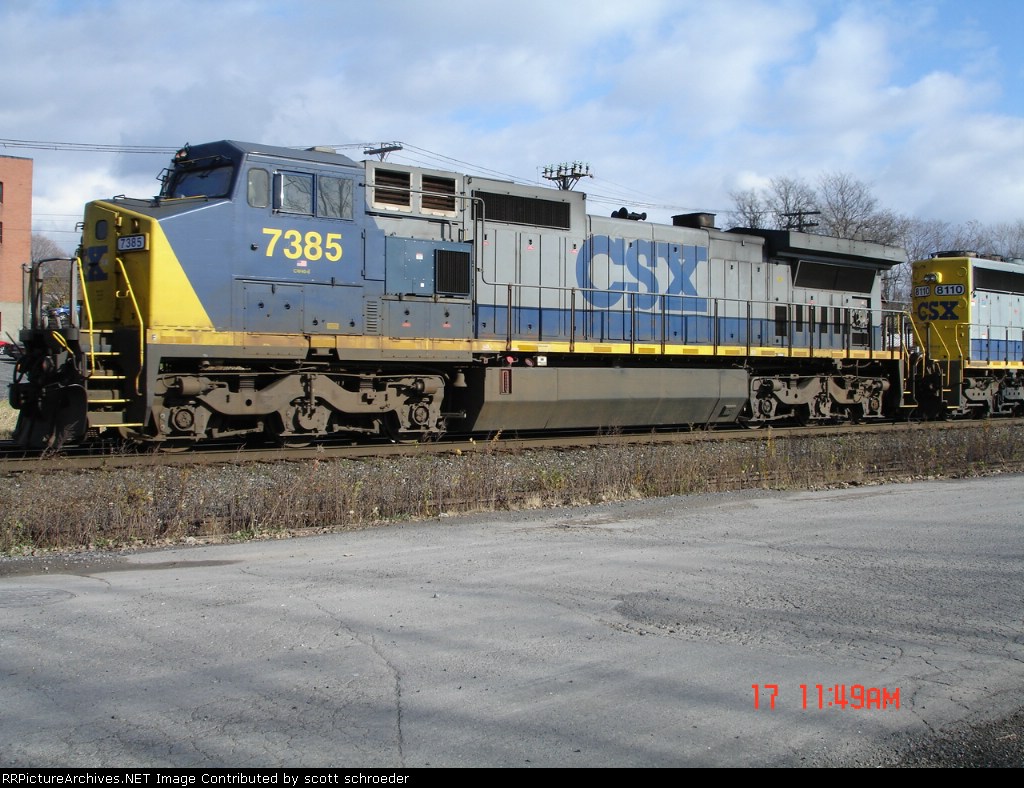 CSX 7385 (C40-8W) WB on the #2 Track with the Q393